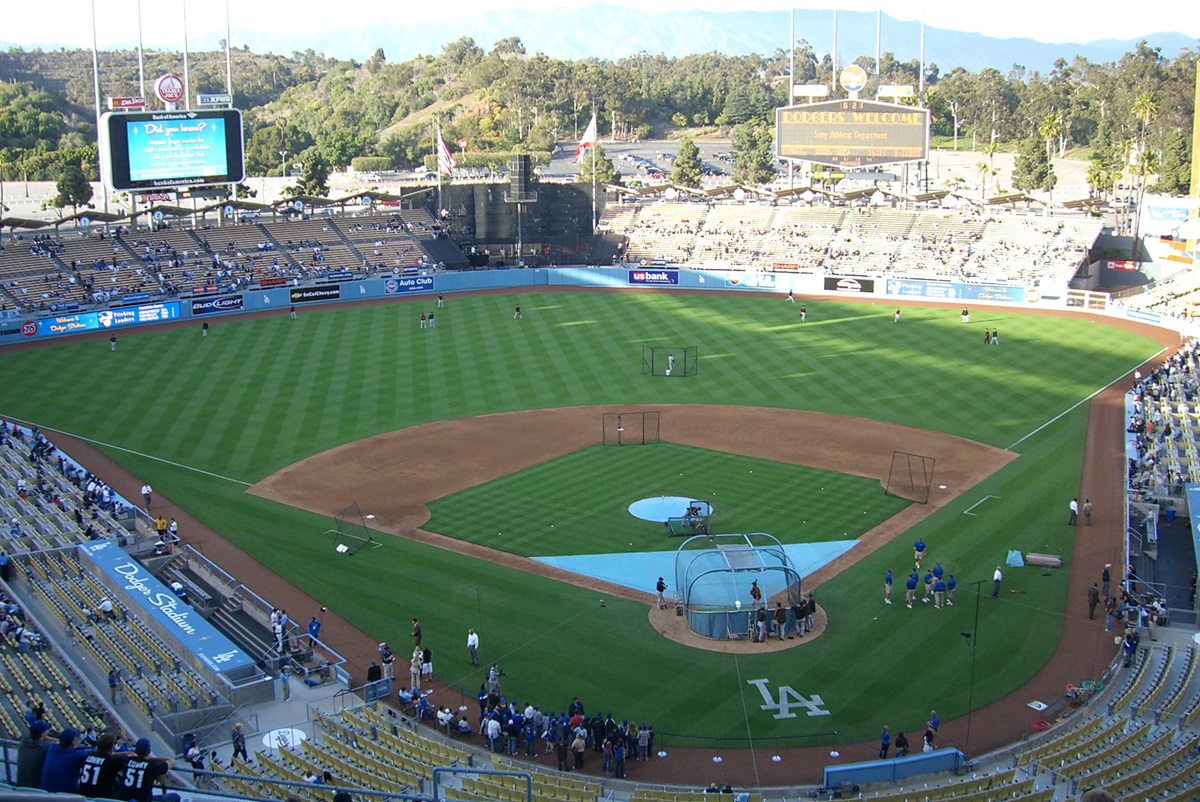 Upper Deck Golf Teeing Off in Stadiums Nationwide | Sports Destination ...